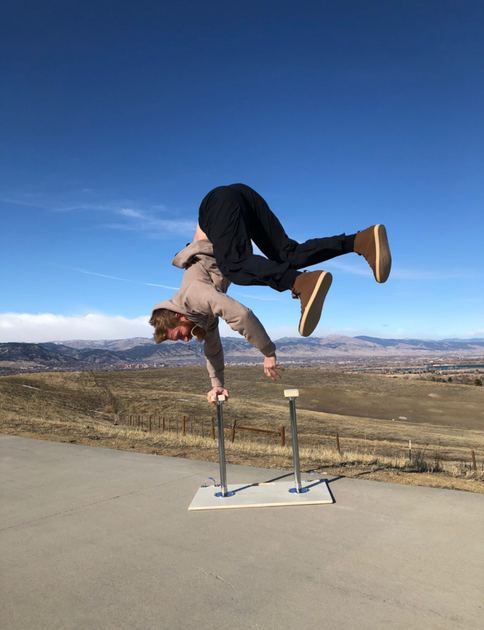 Carson Calhoun - The 'Handstand-Up Comedian' – SUAVS